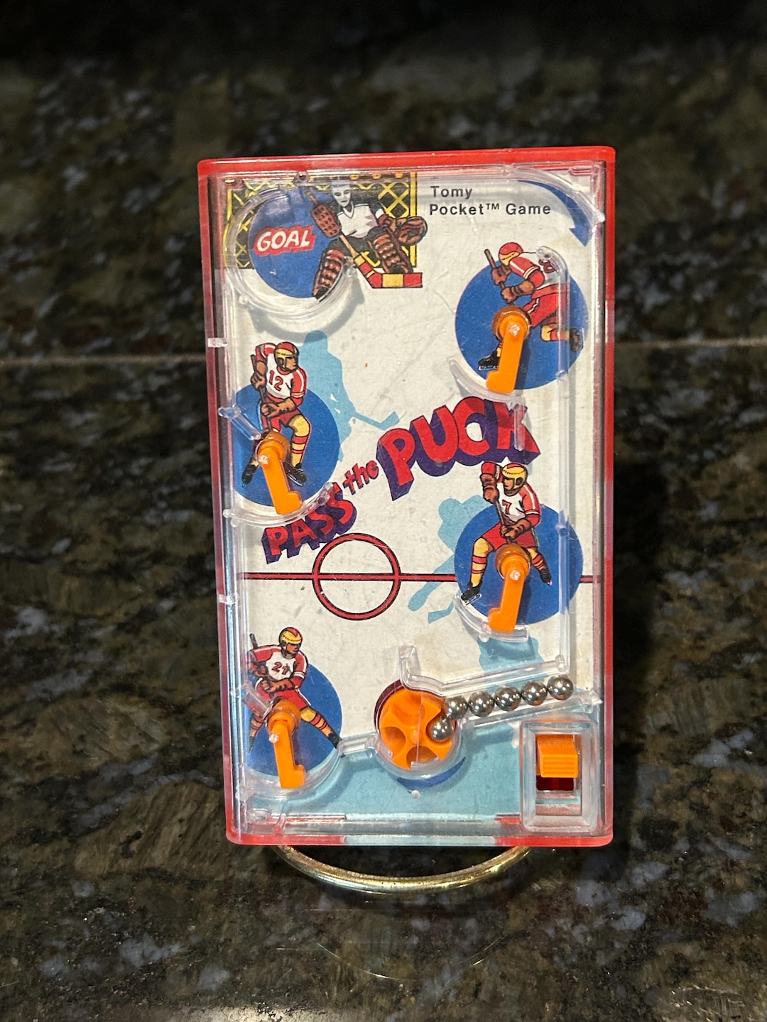 Tomy Pocket Game 'pass the Puck' 4.75"x2.75"x.75",mini Pocket Game ...