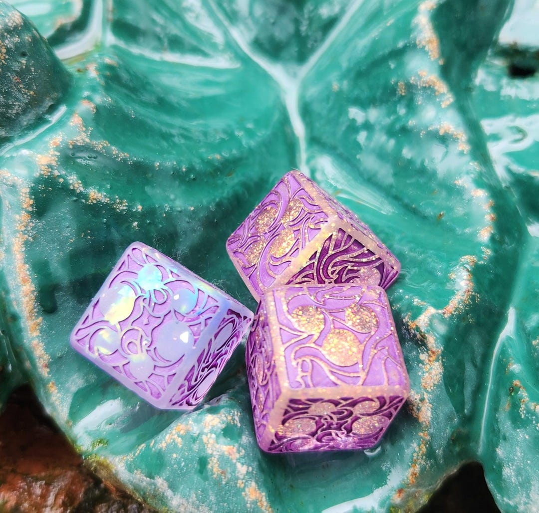 Making Waves Handpainted Handmade Resin Pipped Oversized D6 Polyhedral ...