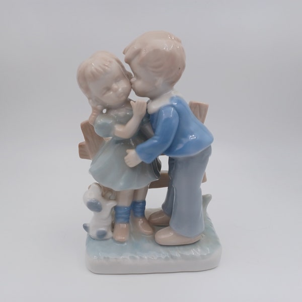 Kissing Figurine - Etsy