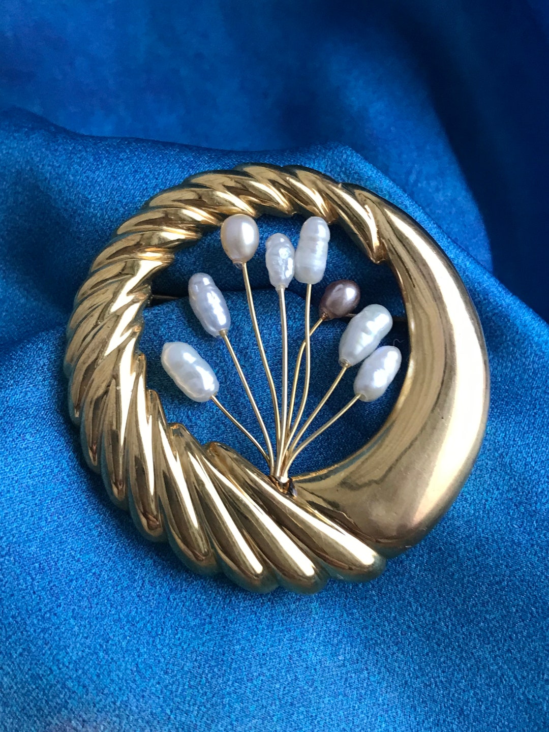 Vintage Pearl Brooch Large Round Gold Tone Brooch. - Etsy