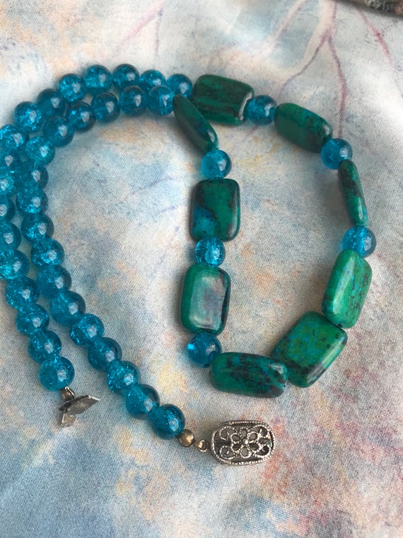 Vintage jewelry set: turquoise bead necklace and stud… - Gem