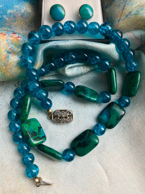 Vintage jewelry set: turquoise bead necklace and stud… - Gem