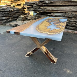 Gray Epoxy Resin Dining Table, Custom Wooden Ice Resin Dining Table ...
