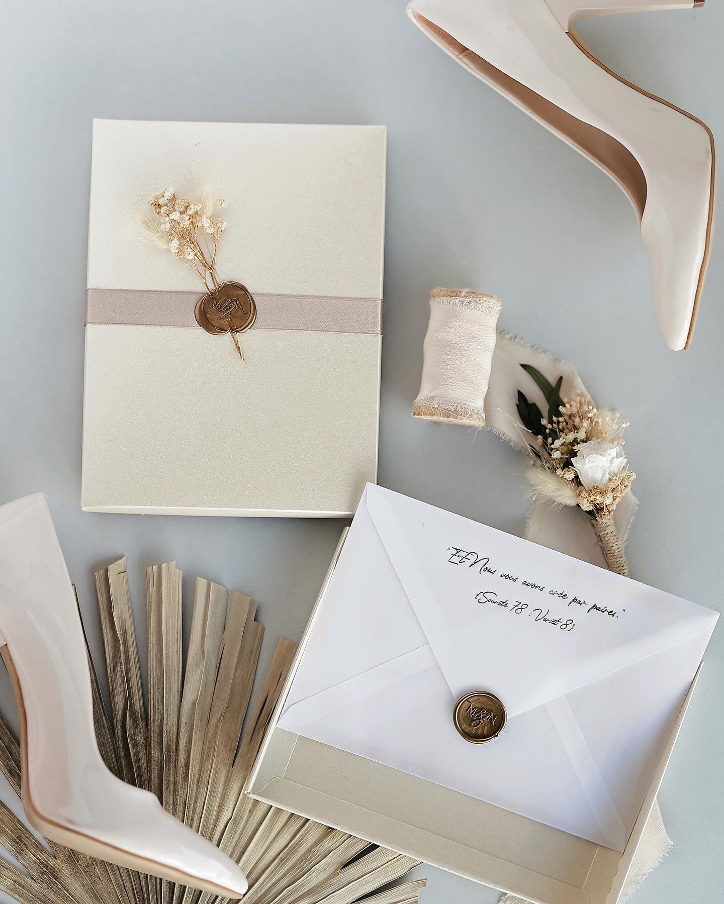 Custom Gold Gilded Dried Flower Wedding Invitation With PVC Box, Simple ...