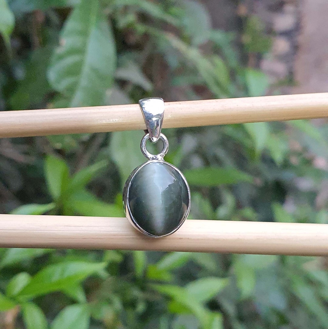 Green Chrysoberyl Cat's Eye Pendant | Lehsunia Stone | Cats Eye Pendant ...