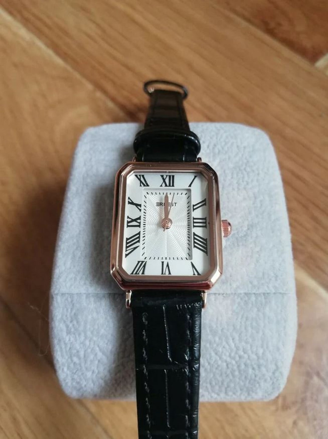 Chic Women's Quartz Watch With Genuine Leather Strap and Roman Numeral ...