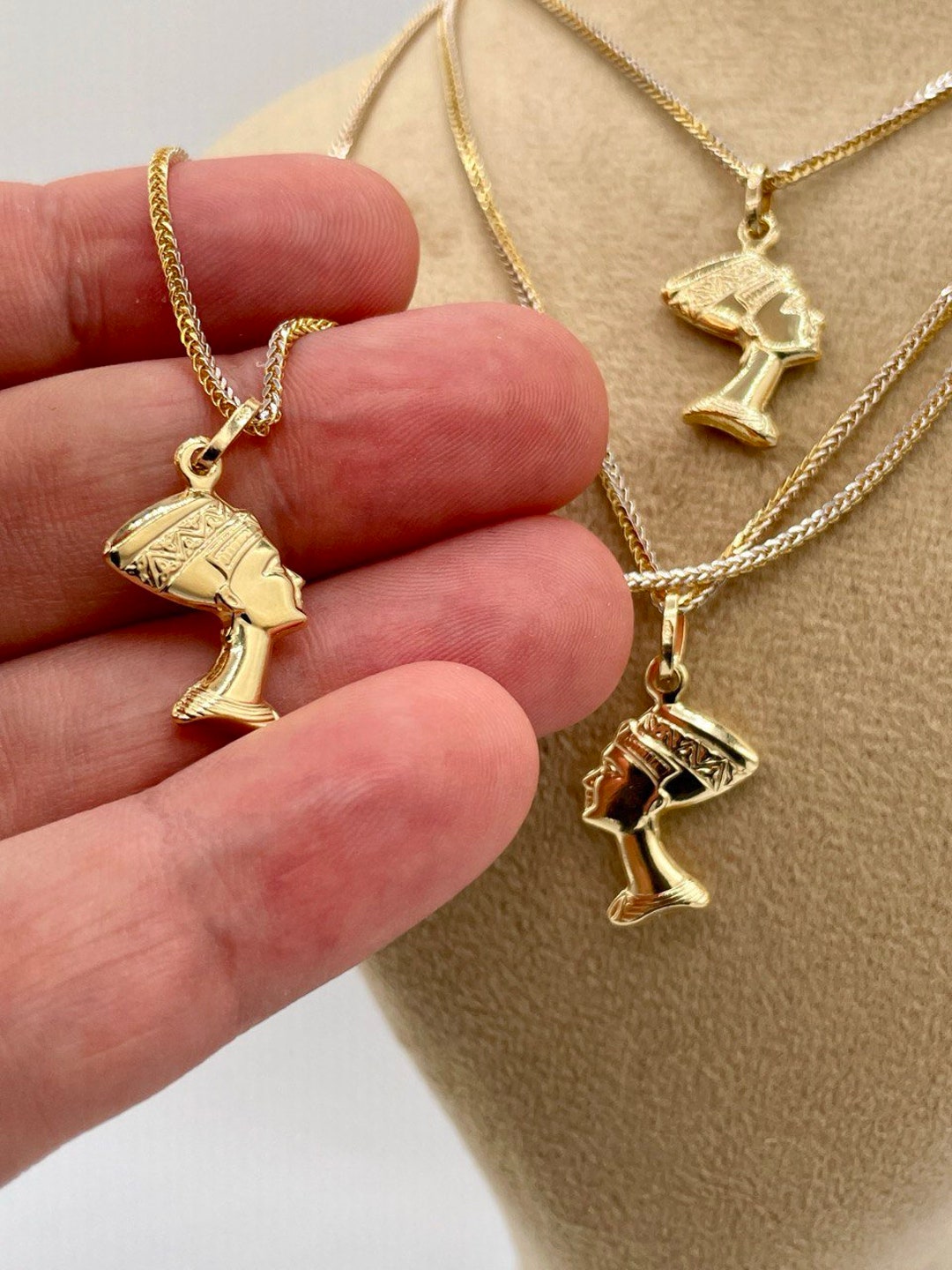 18k Solid Gold Nefertiti Pendant Necklace: Egyptian Queen Charm - Etsy