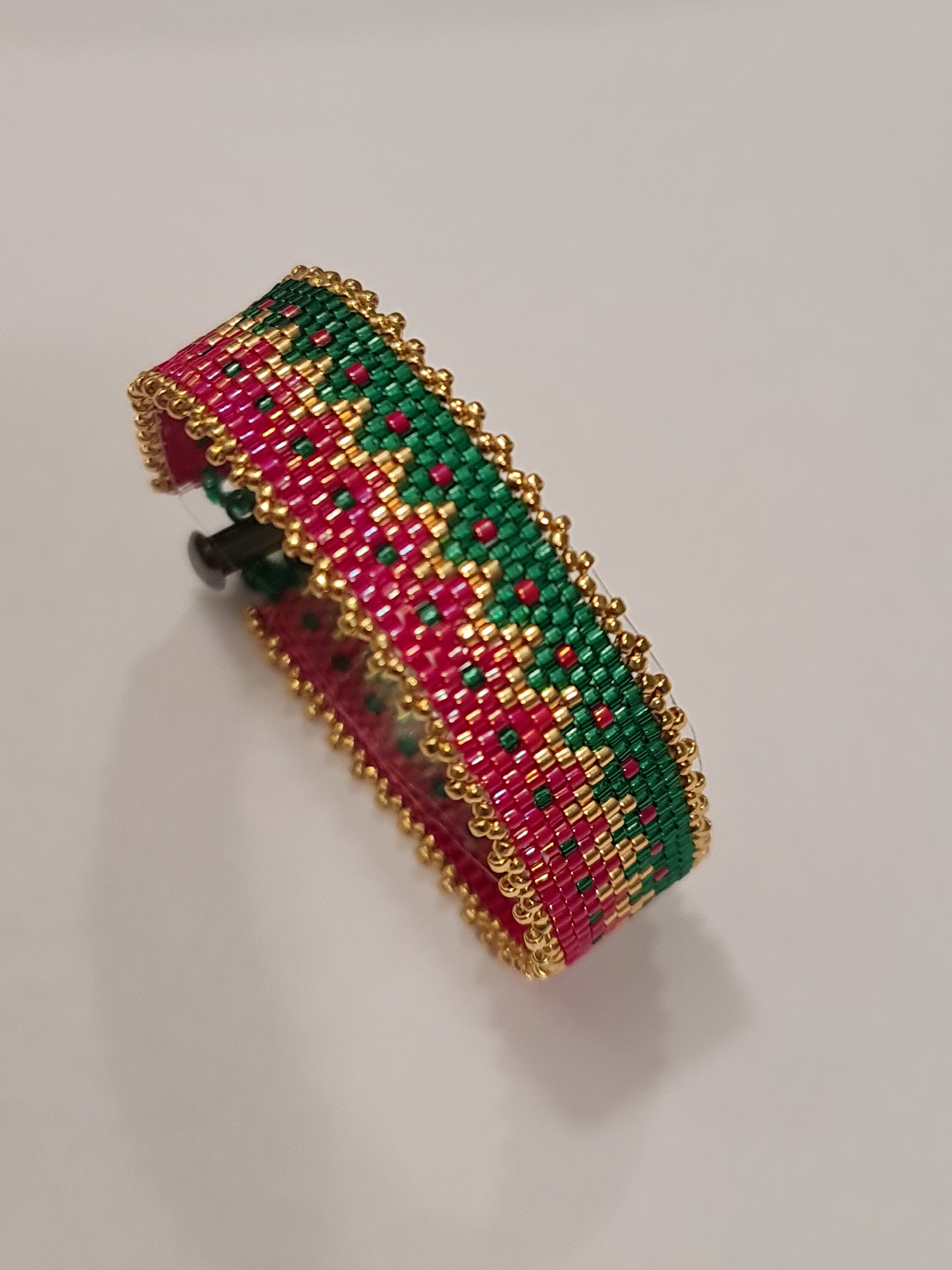 Red, Green and Gold Bracelet Pattern, Peyote Even Count no Physical ...