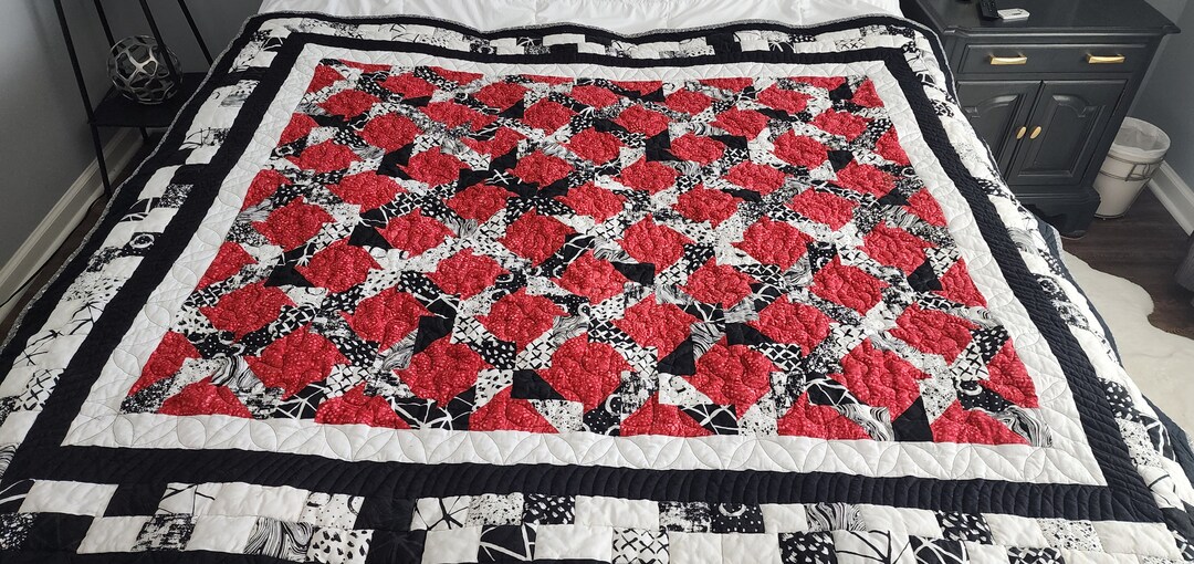 Red, Black& White Jagged X's Quilt - Etsy