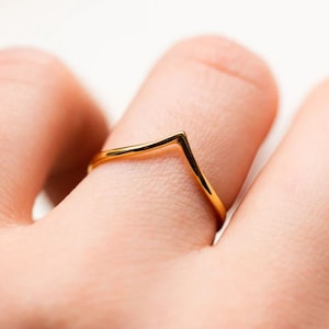 14k Solid Gold Plain Stacking Ring Simple Curved Wedding Band Chevron ...