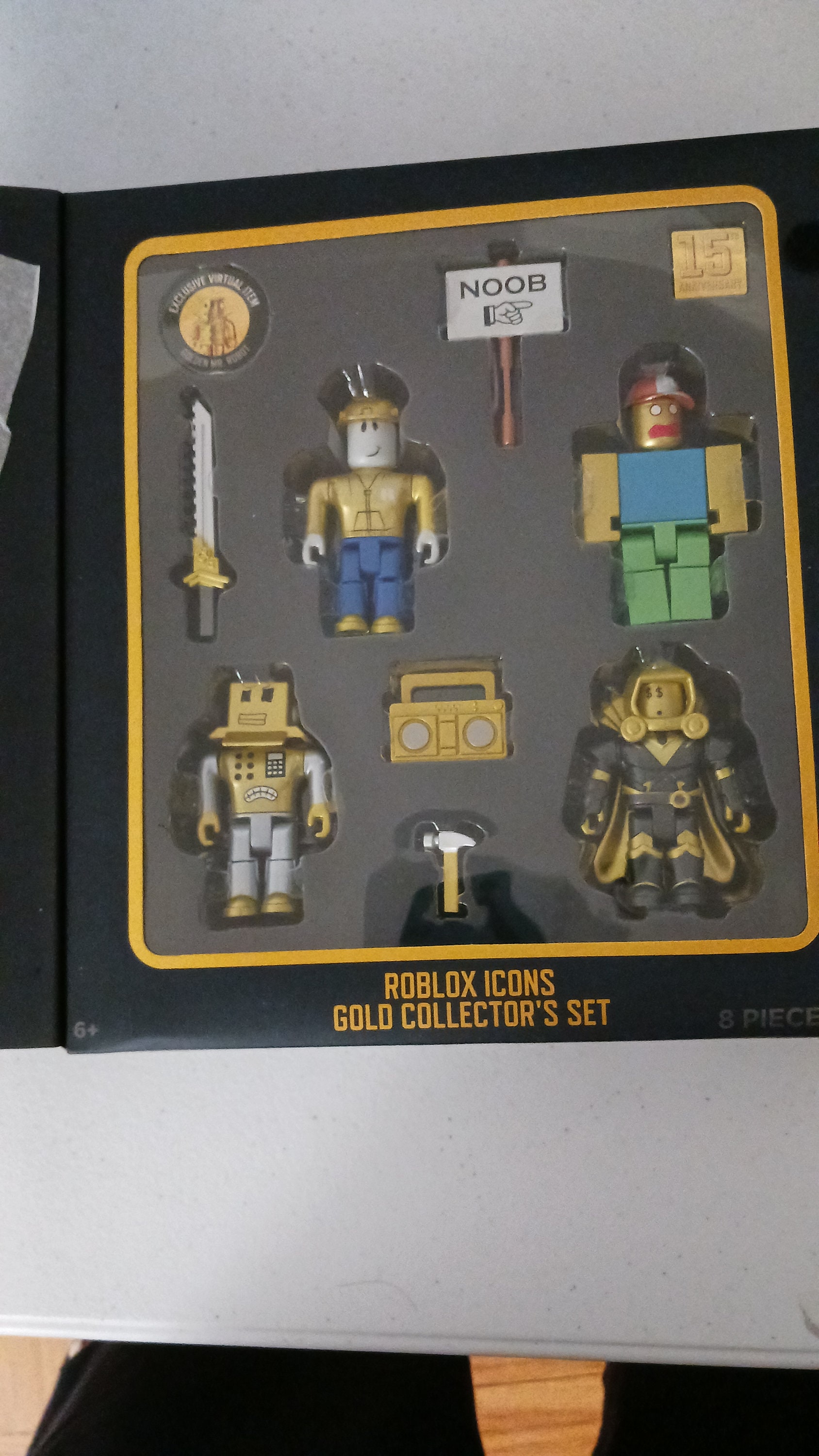 Roblox Action Collection 15th Anniversary Icons Gold Collector's Set ...