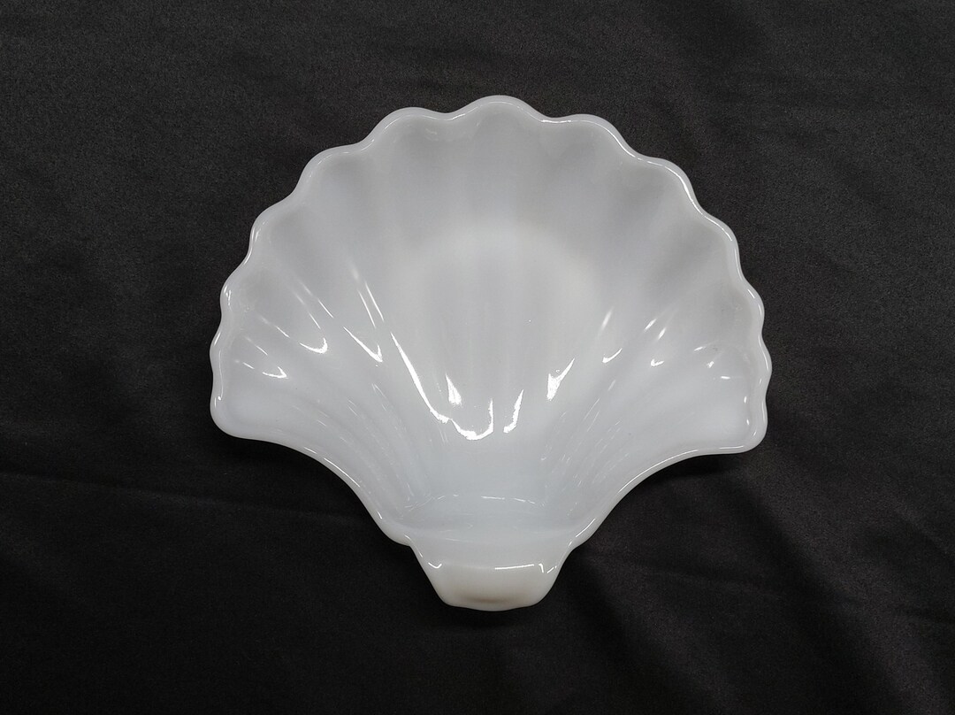 Milk Glass Scallop Shell Trinket, Candy, Soap Dish, Vintage - Etsy