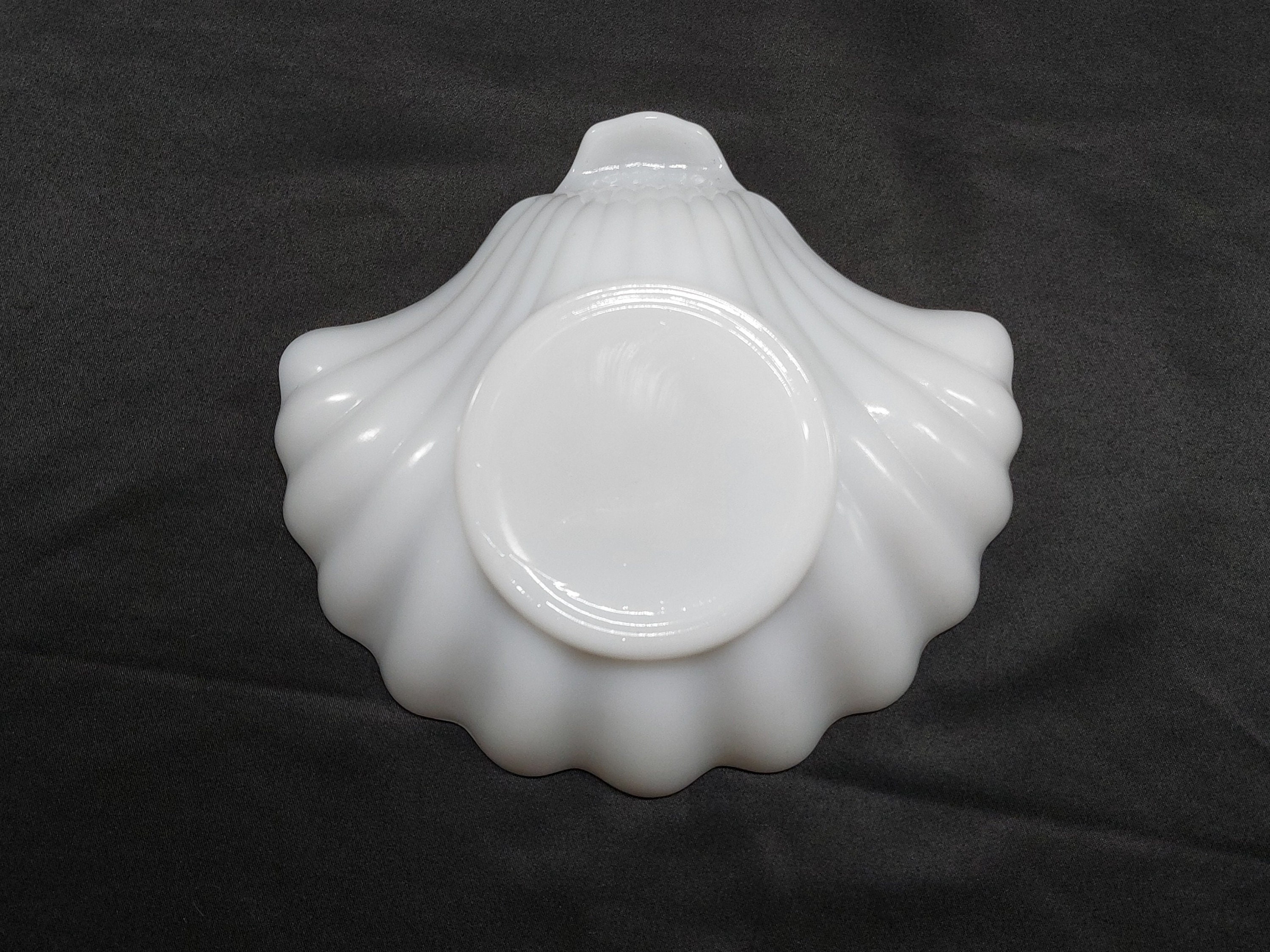 Milk Glass Scallop Shell Trinket, Candy, Soap Dish, Vintage - Etsy