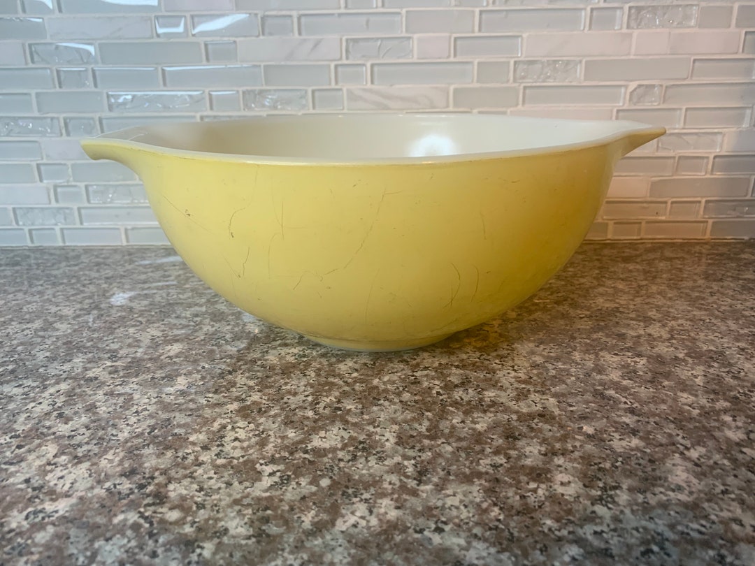 Antique Yellow Pyrex 2.5 Quart Cinderella Mixing Bowl | 443 | Milk ...