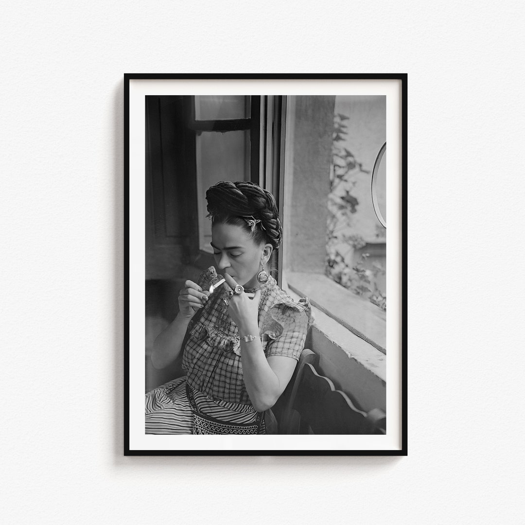 Frida Kahlo Smoking Poster, Mexican Artist, Black and White Wall Art ...