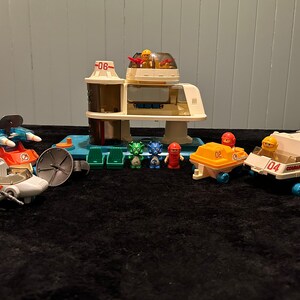 Vintage 1984 Playworld Toys Playmates Space Station Vehicles Figures ...