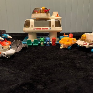 Vintage 1984 Playworld Toys Playmates Space Station Vehicles Figures ...