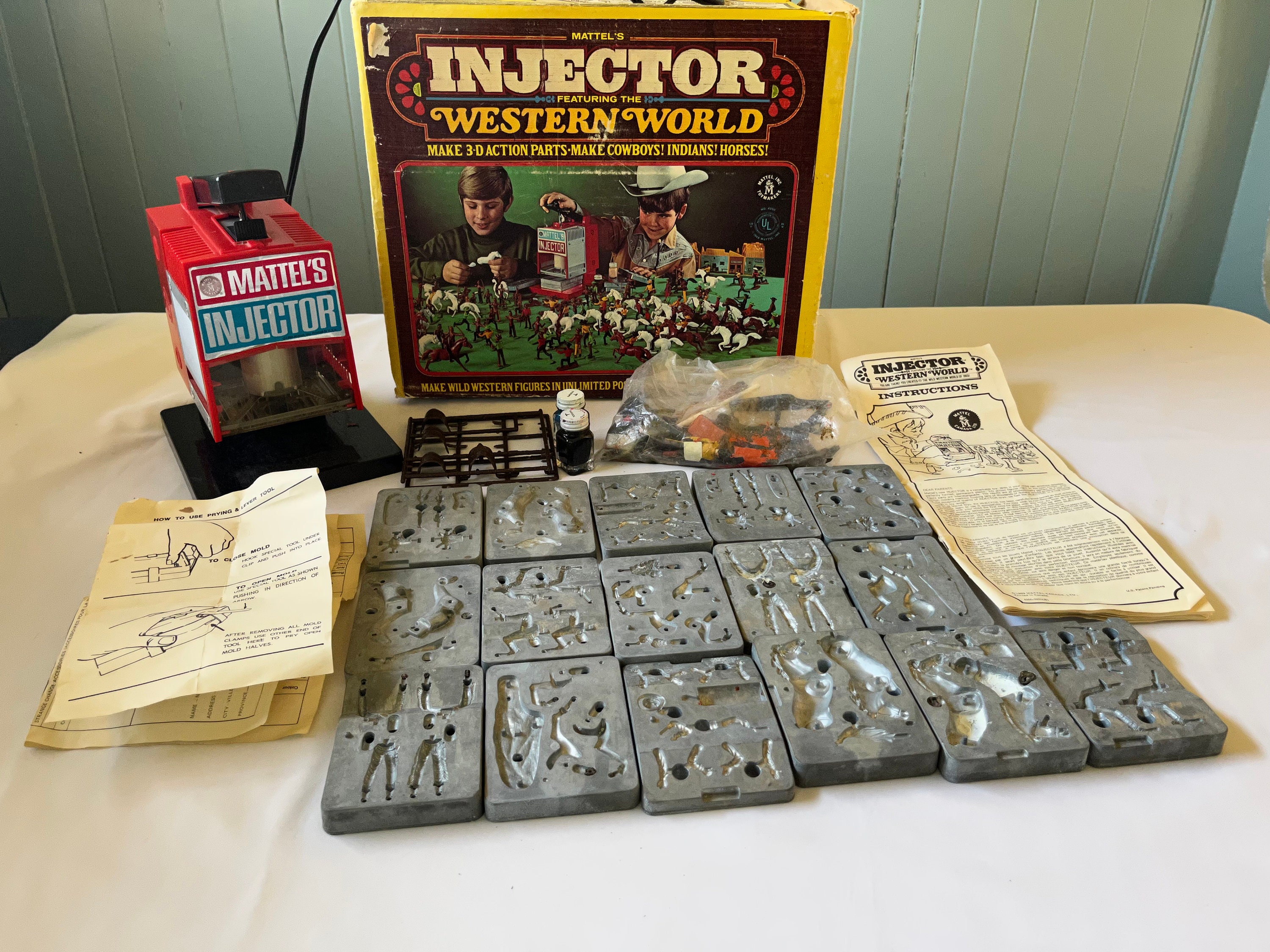 Vintage 1969 Mattels Injector Featuring the Western World - Etsy