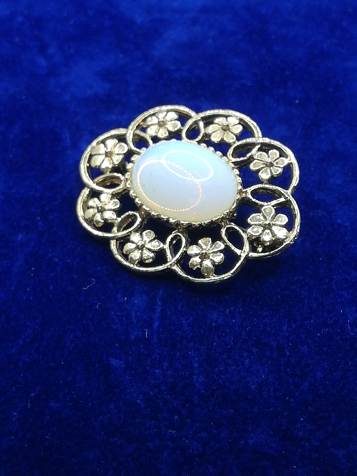 Vintage Gold Tone Open Work Polished Cabochon Brooch - Etsy