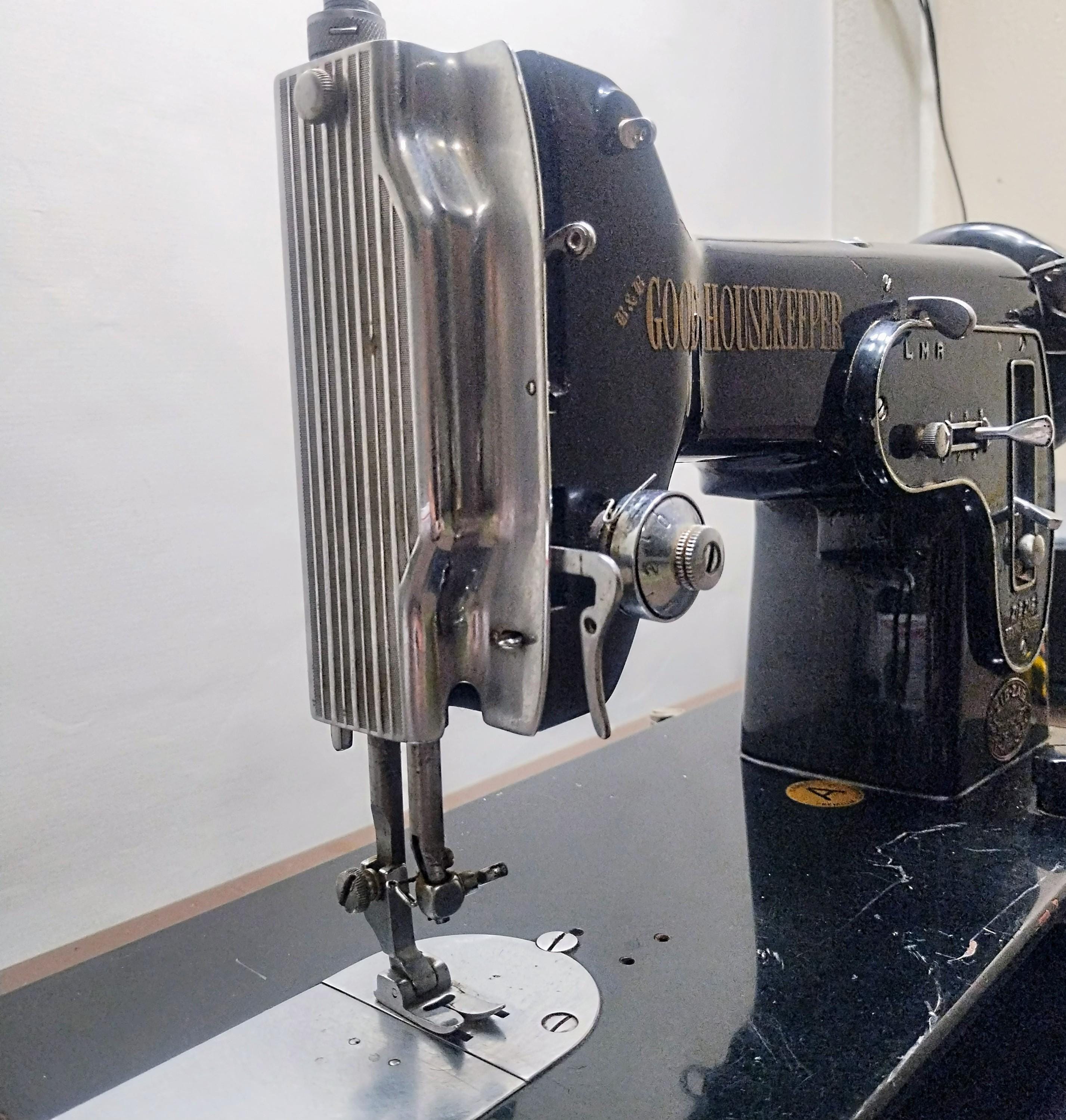 Rare Art Deco Zig Zag Deluxe Sewing Machine - Junk Art - Salvaged ...