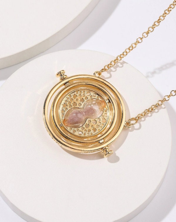 Hourglass Detail Pendant Necklace - Etsy