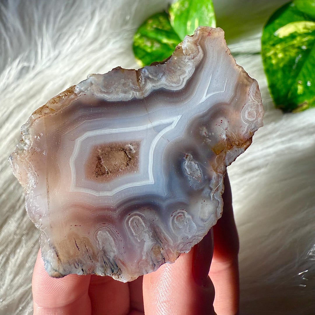 Ágata de veta marroquí semicruda con cuarzo druzy / Ágata de veta ...