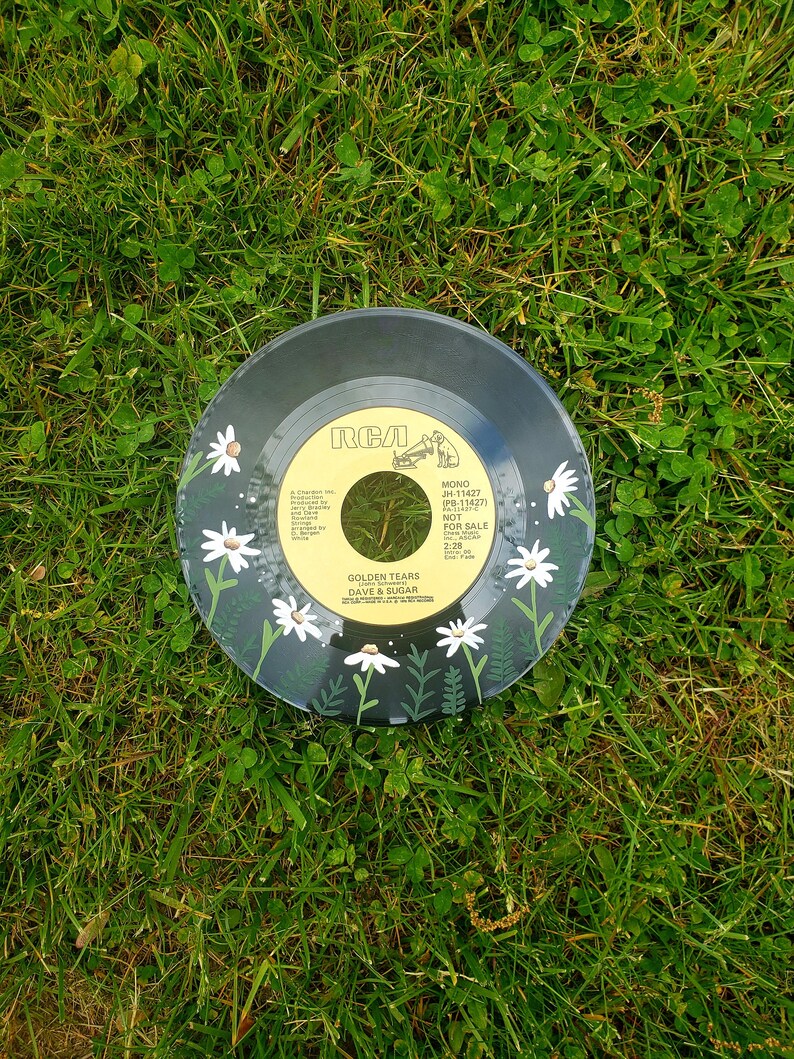 Daisies Painted on 45 Vinyl Record, Upcycled Vinyl Art, Vintage Decor ...