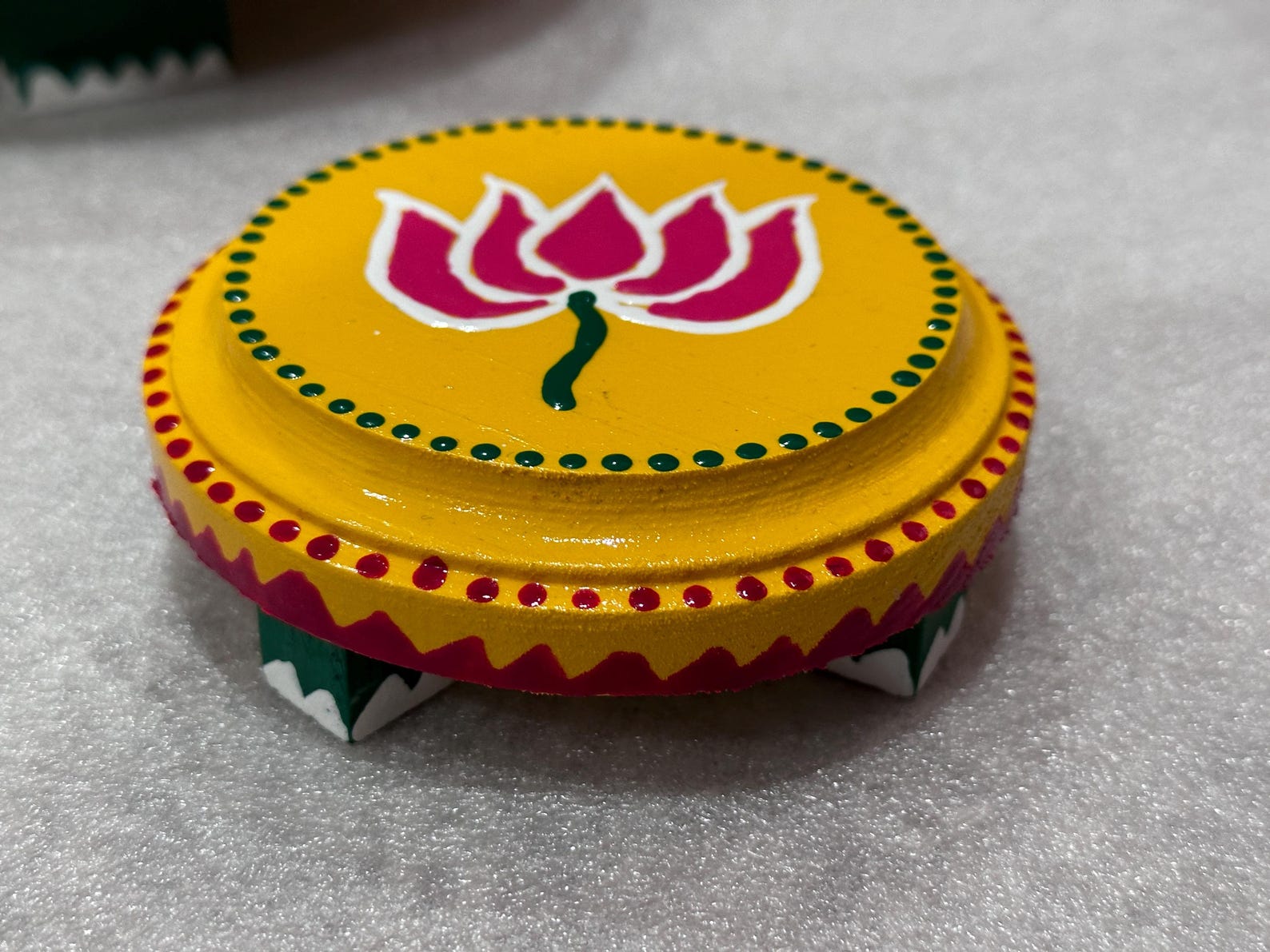 Beautiful Set of 3 : 8 Inch Round Kolam Chowki With Two 4 Inch Small ...