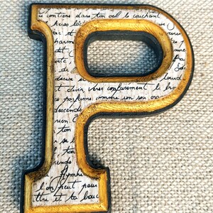 Letra De Madera Decorada Con Pintura a La Tiza, Papel Decoupage Y Ceras ...