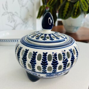 Vintage Blue and White BOMBAY Covered Potpourri Dish. Blue and White ...