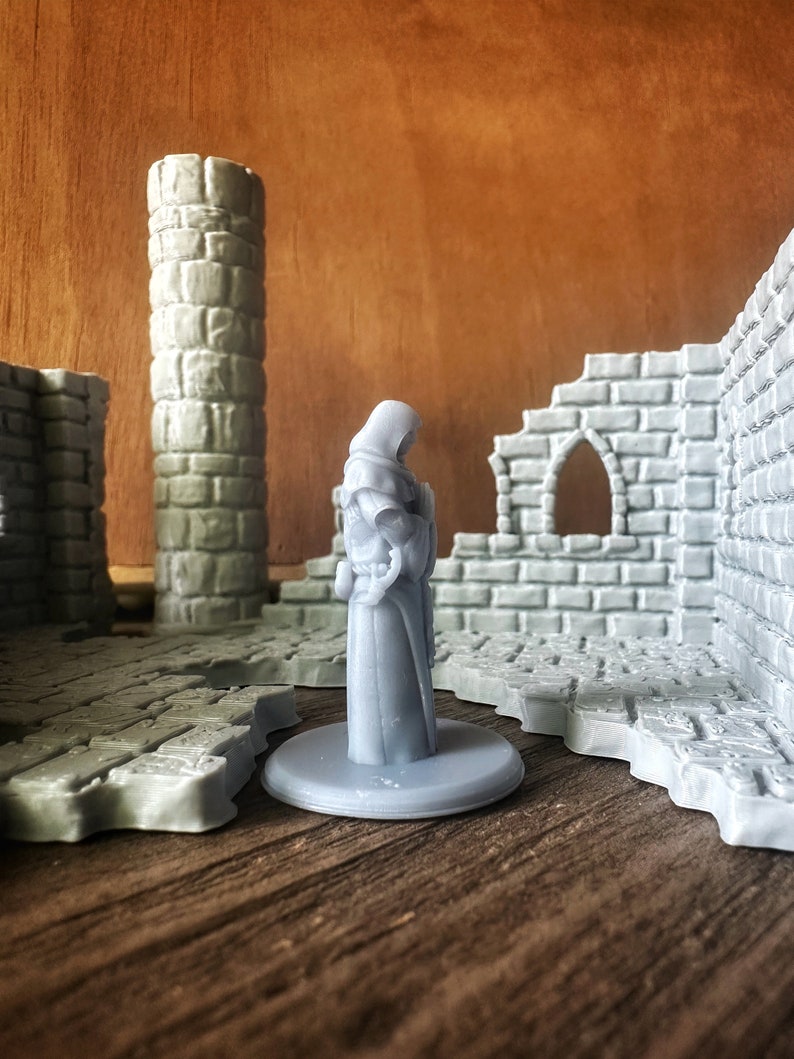 Dungeons & Dragons Figurine Praying Cultist Miniature D and D ...