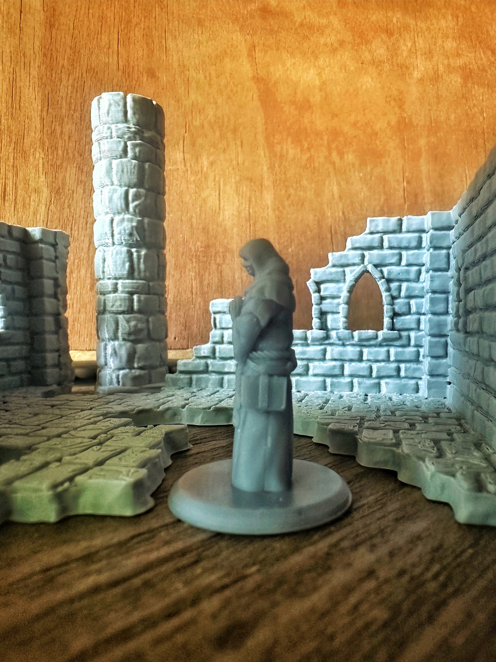 Dungeons & Dragons Figurine Praying Cultist Miniature D and D ...