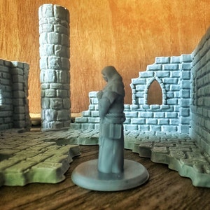 Dungeons & Dragons Figurine | Praying Cultist Miniature | D and D ...