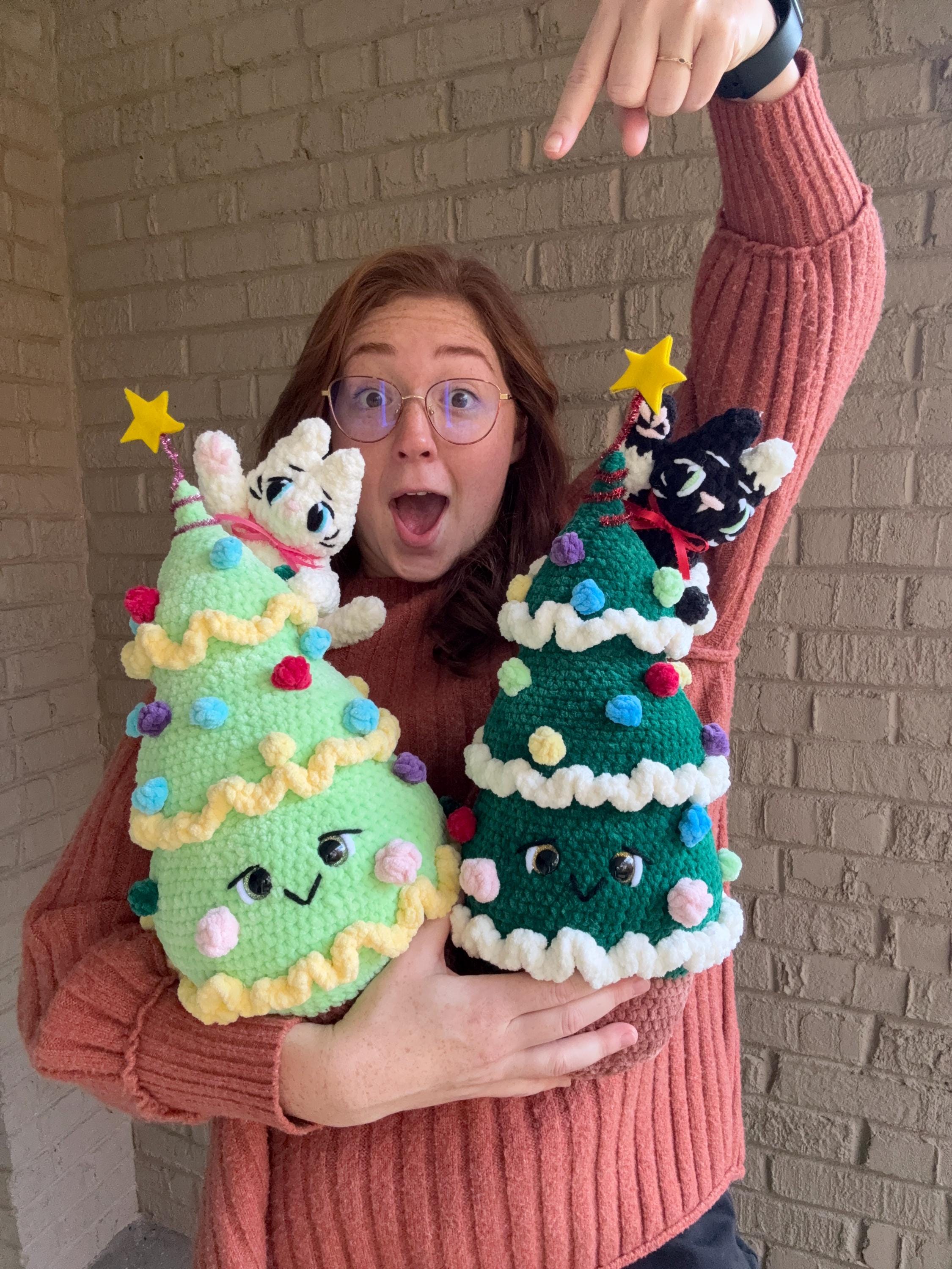 Christmas Cat on A Christmas Tree | Crochet Pattern | Hands Crampin ...