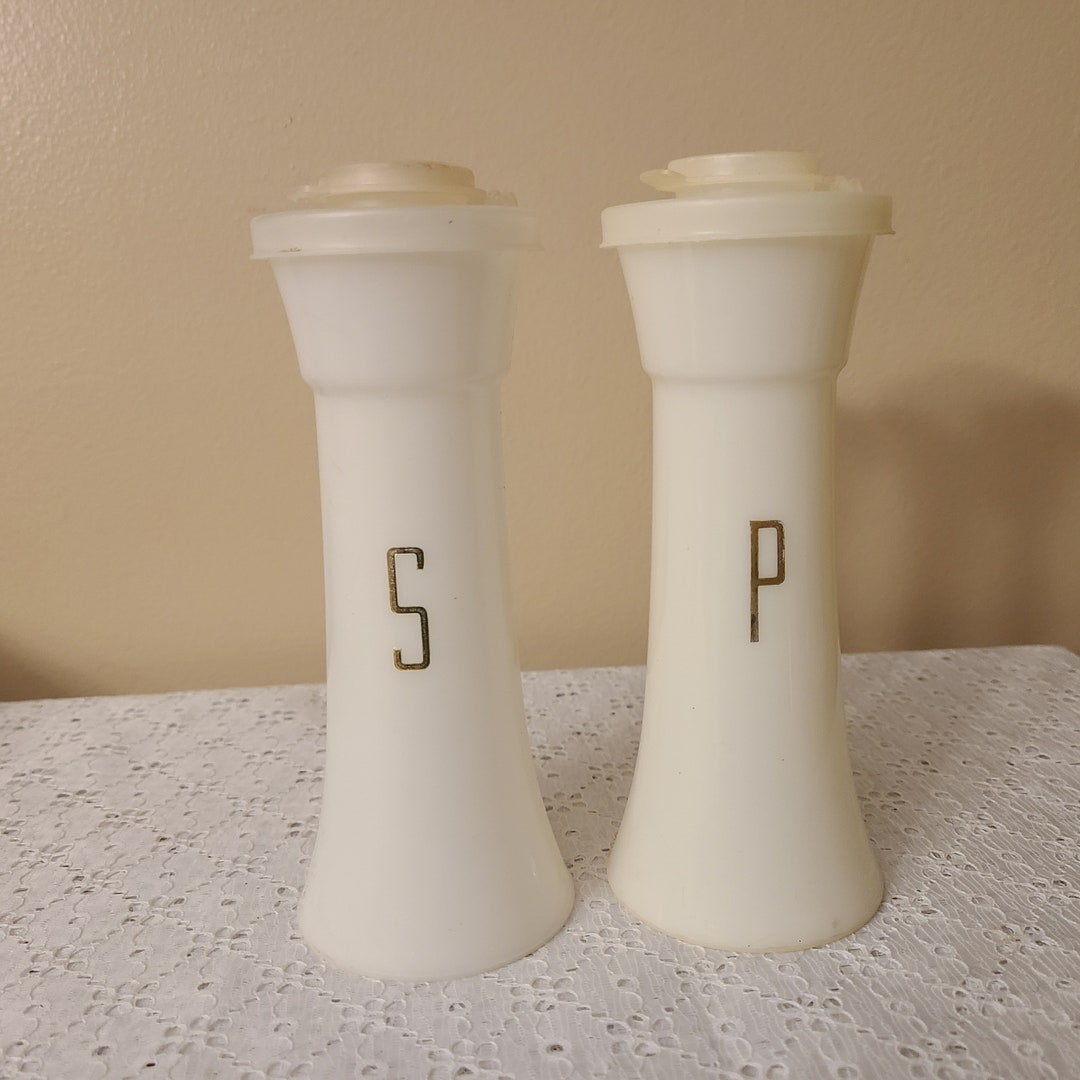 Vintage TUPPERWARE USA Large Hourglass 6" White Salt & Pepper Shakers ...