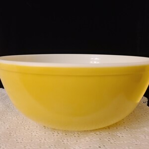 Pyrex Mixing Bowl 404 Yellow Primary Colors Classic 4 Quart Mixing Bowl ...