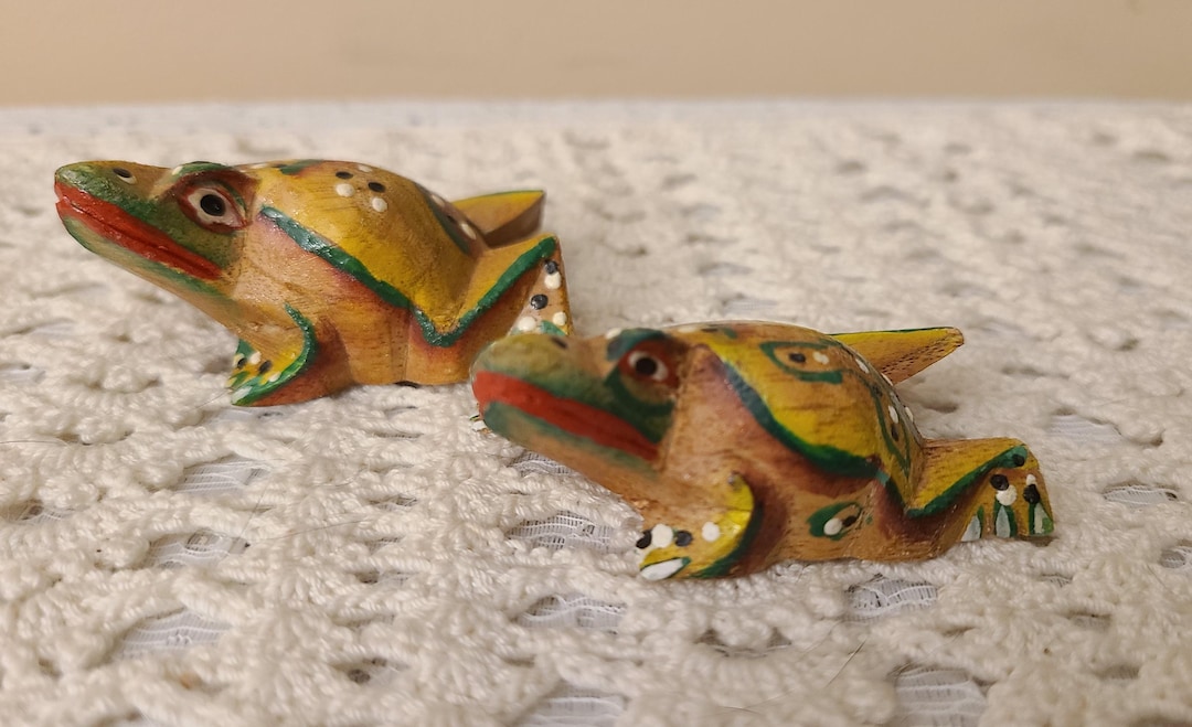 Wooden Frogs Hand Carved Figurine Sculpture Carving Folk Art Set of 2 ...