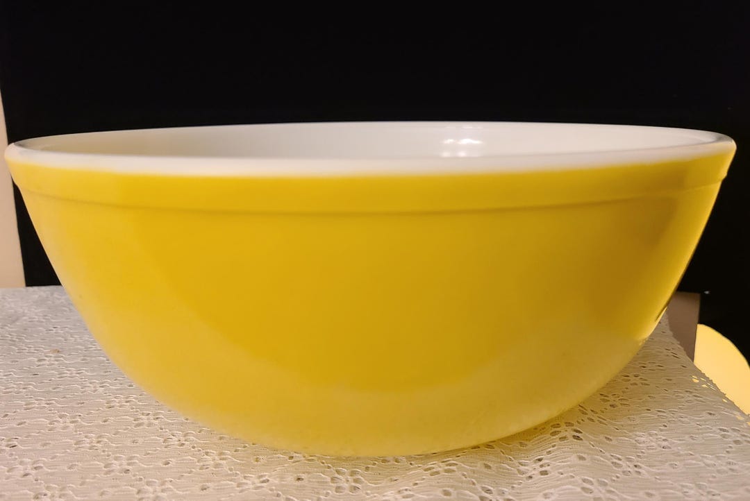 Pyrex Mixing Bowl #404 Yellow Primary Colors Classic 4 Quart Mixing ...