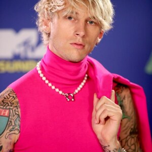 Machine Gun Kelly Inspired Handmade Horseshoe Clasp Pearl Necklace ...