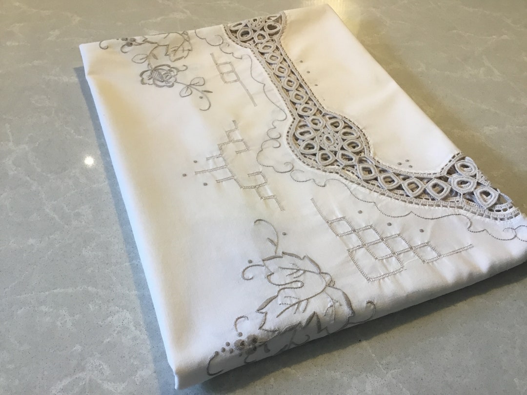 Beautiful Vintage Madeira Hand Embroidered Tablecloth With Crocheted ...