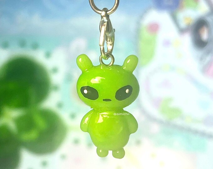 Alien Phonecharm - Etsy
