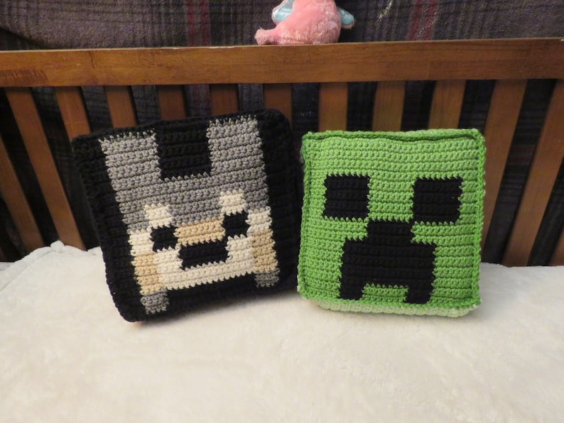 Minecraft-inspired Creeper Pillow Crochet Pattern - Fun & Easy DIY Home ...