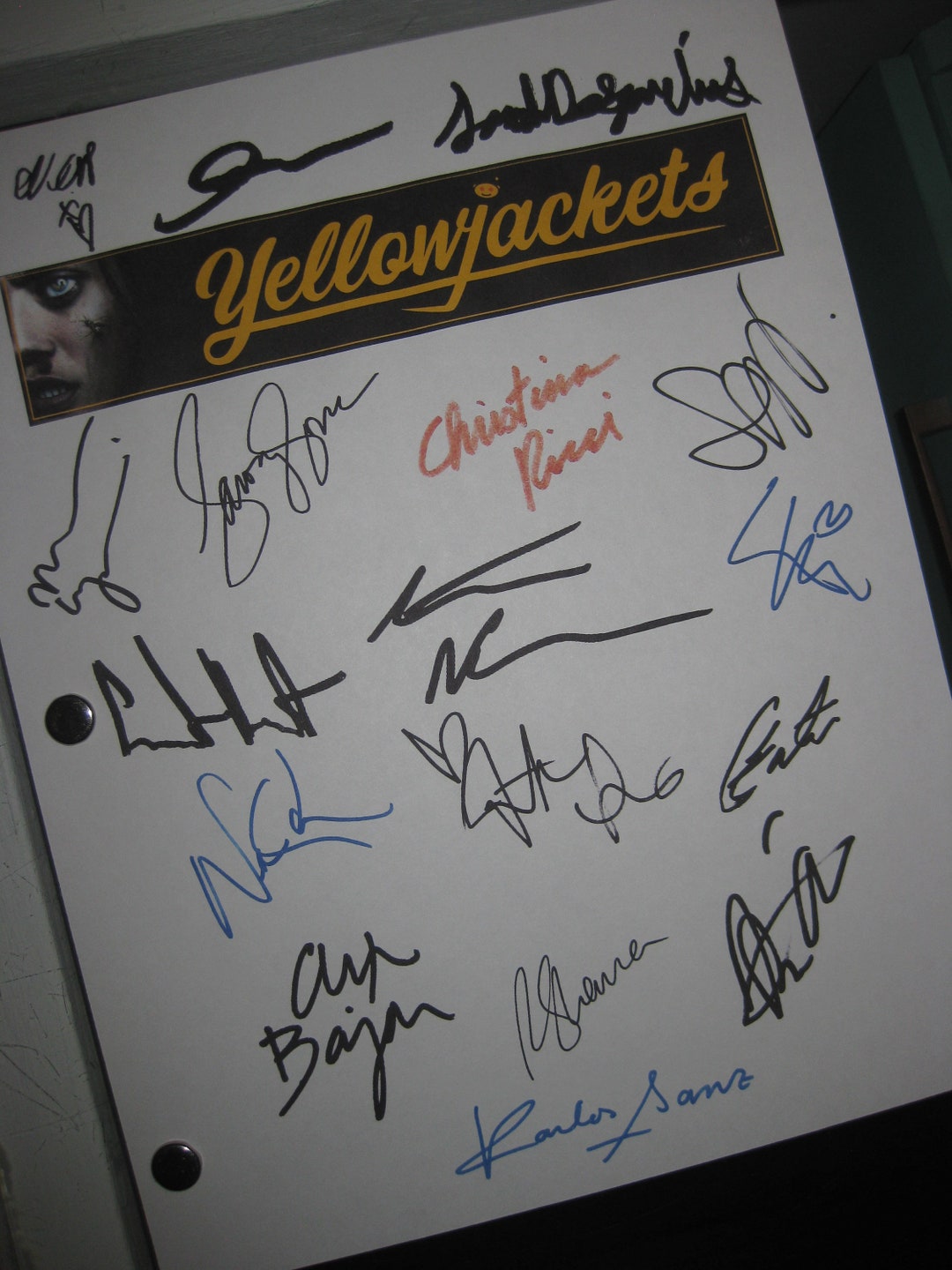 Yellowjackets Signed TV Pilot Screenplay Script X17 Autograph Melanie ...