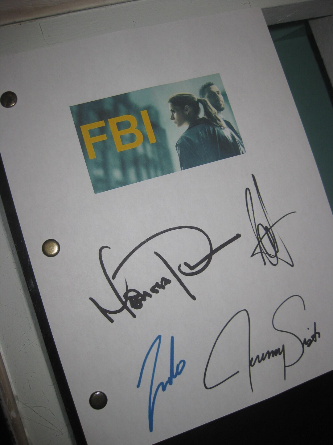 FBI Signed TV Pilot Script Screenplay Autograph X4 Missy Peregrym Zeeko ...