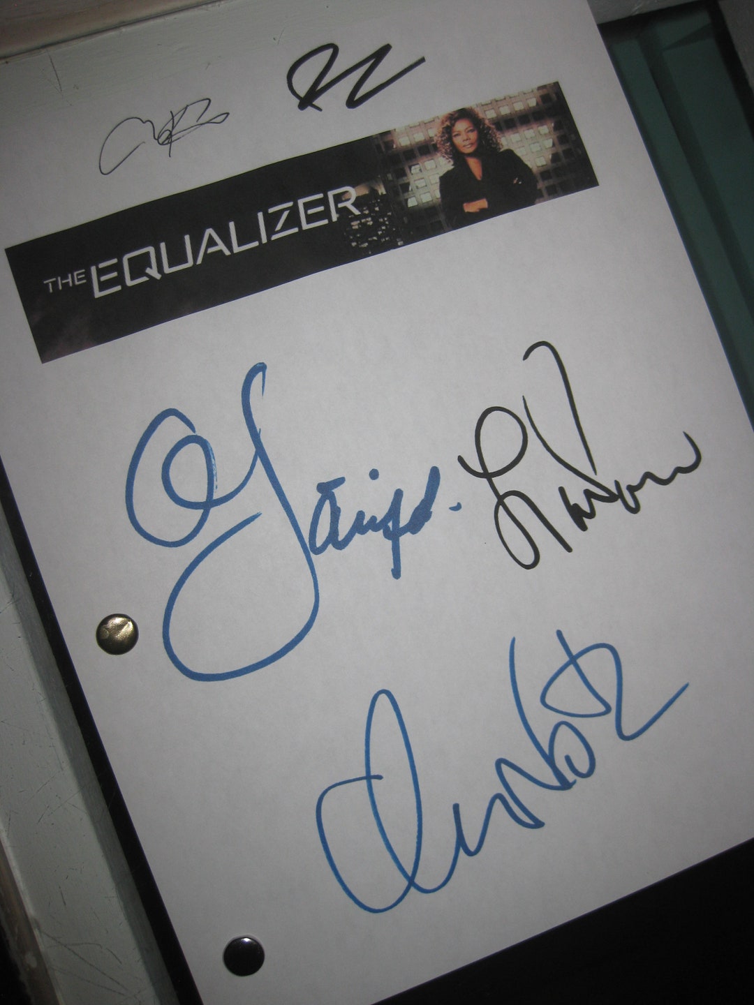 The Equalizer Signed TV Pilot Script Screenplay X5 Autographs Queen ...