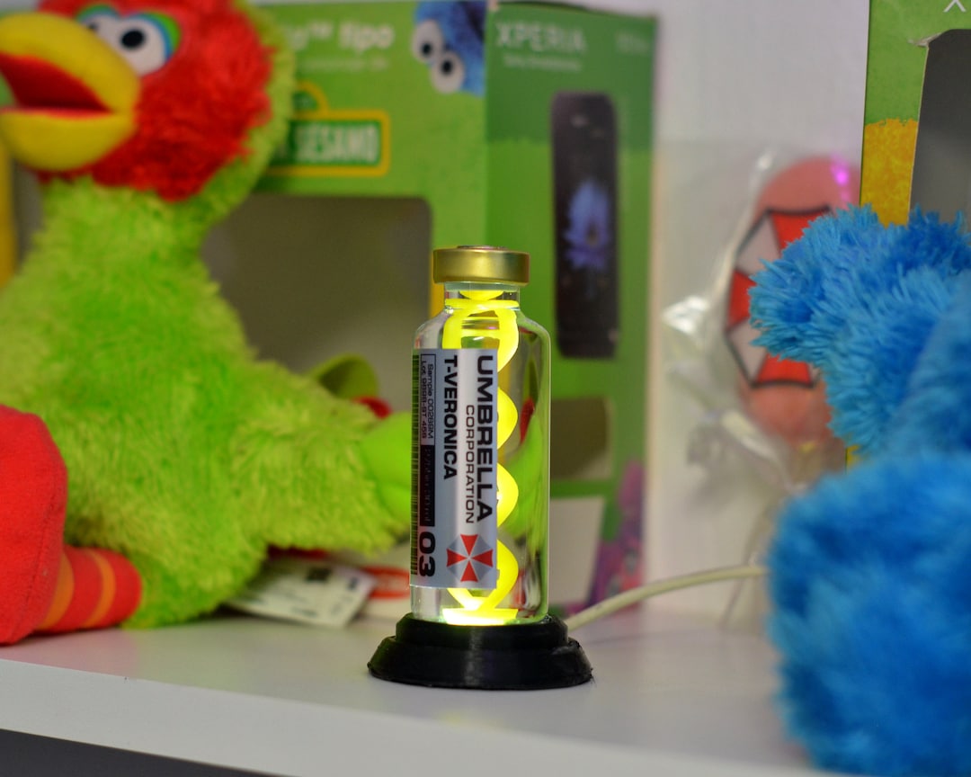 Resident Evil Vial T Veronica Virus DNA Color Version Prop - Etsy