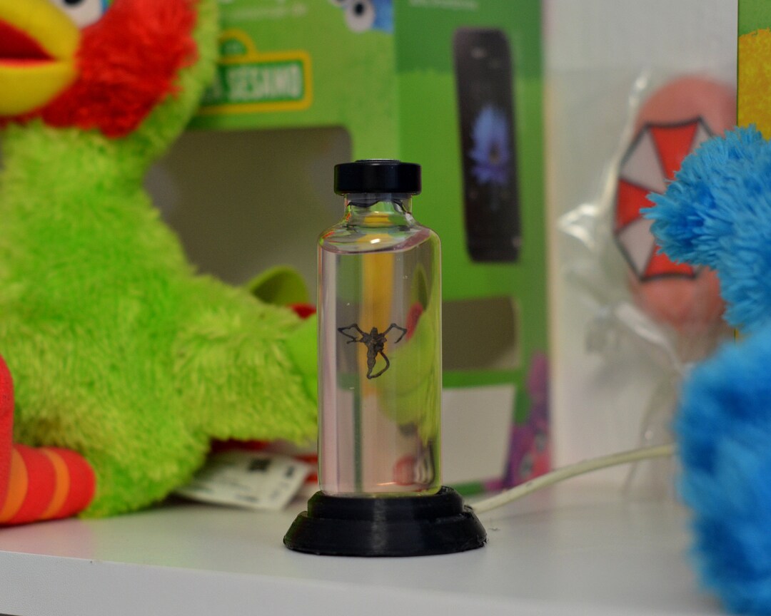 Resident Evil Vial Las Plagas Parasite Prop - Etsy