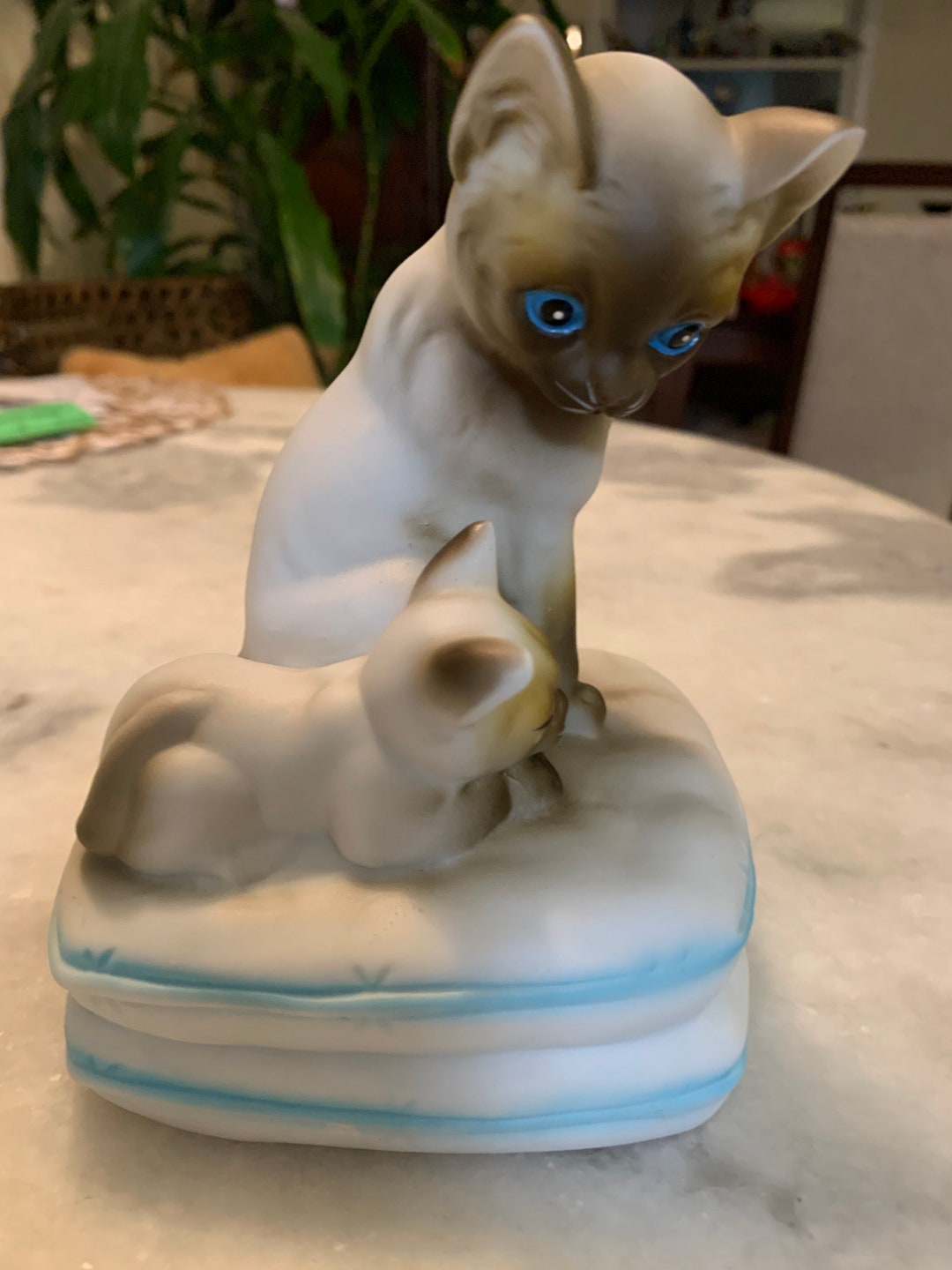 Siamese Cat and Kitten, Mann Music Box, 1982, Plays “you Light up My ...