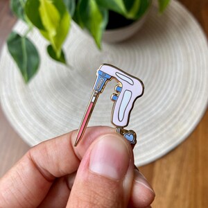 Pipettor Enamel Pin | Cute Cell Biology Pin for Laboratory Scientist ...