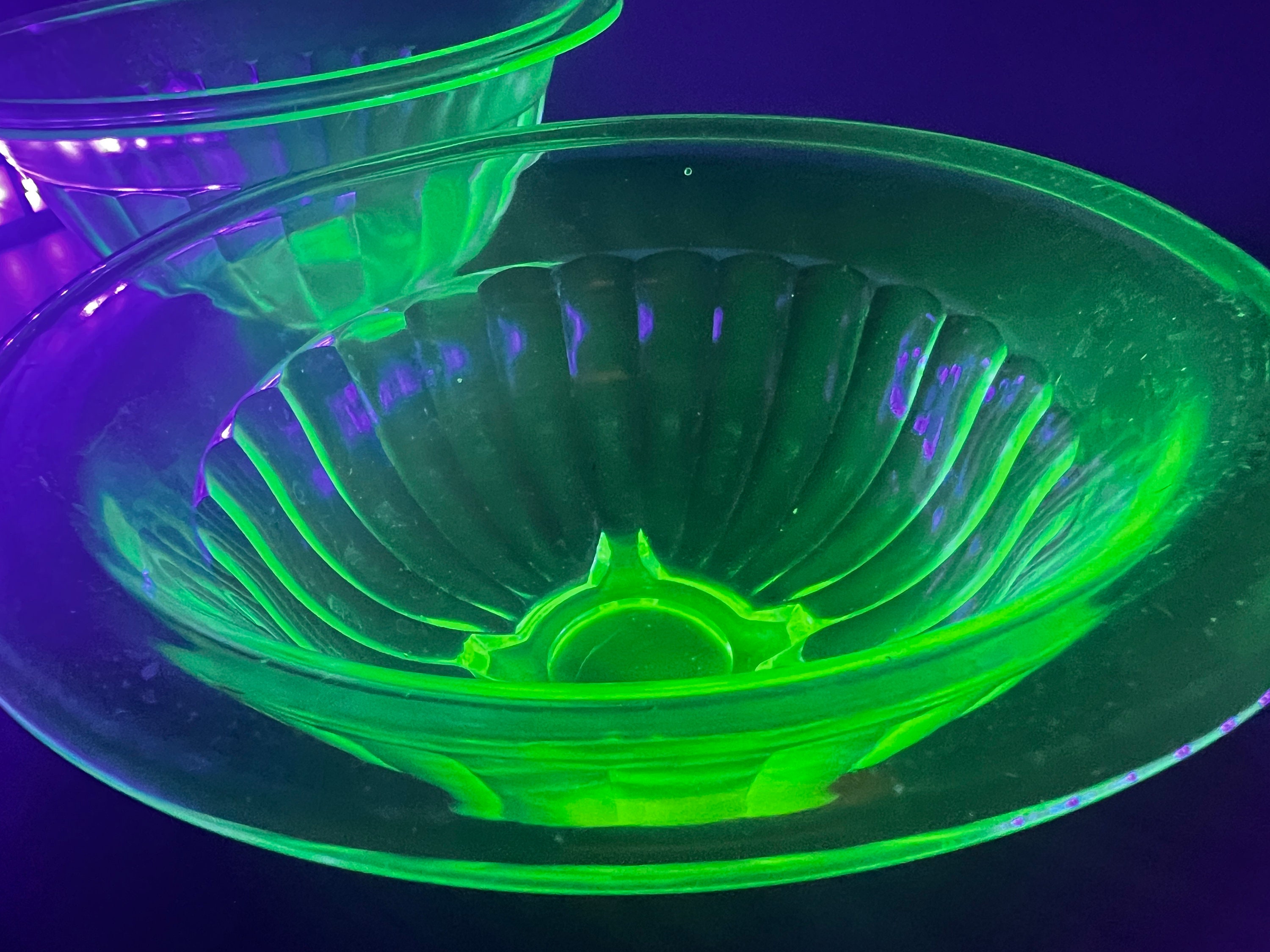 Pair of Uranium Glass Mixing Bowls - Etsy
